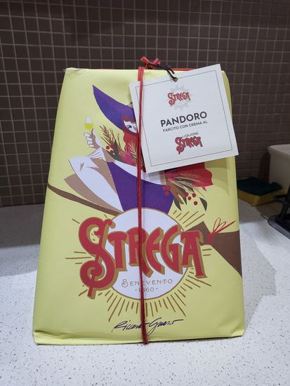 Strega Pandoro
